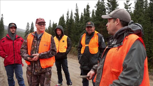 Des élèves de Wendake partent trapper | Radio-Canada