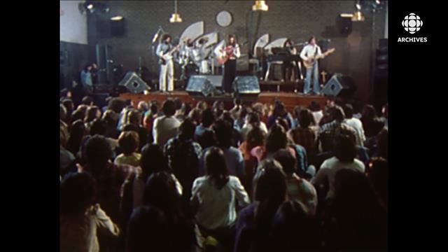 Le groupe de musique traditionnelle franco-ontarien Garolou | Radio-Canada