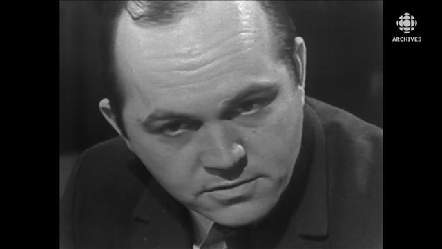 Le chroniqueur automobile Jacques Duval en 1967 | Radio-Canada