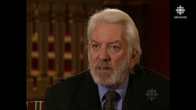 En 2000, Donald Sutherland se confie à l'animateur Stéphan Bureau ...